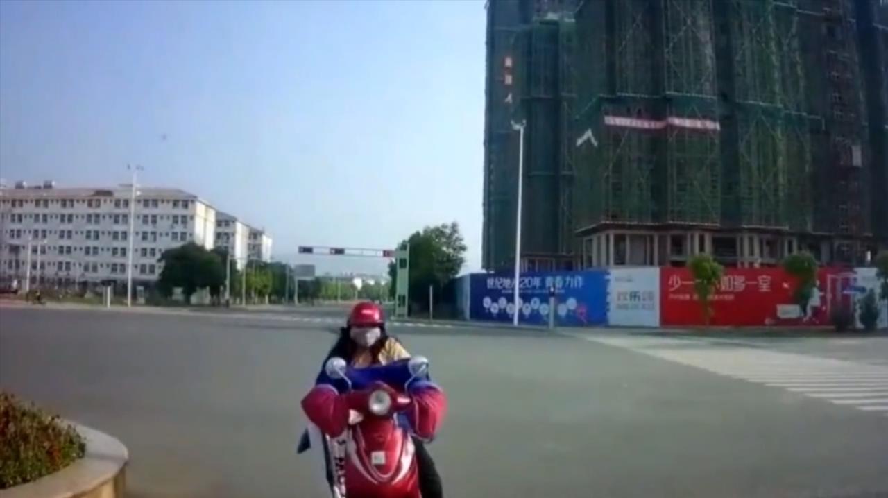 车祸猛如虎,电动车女子交通事故合集