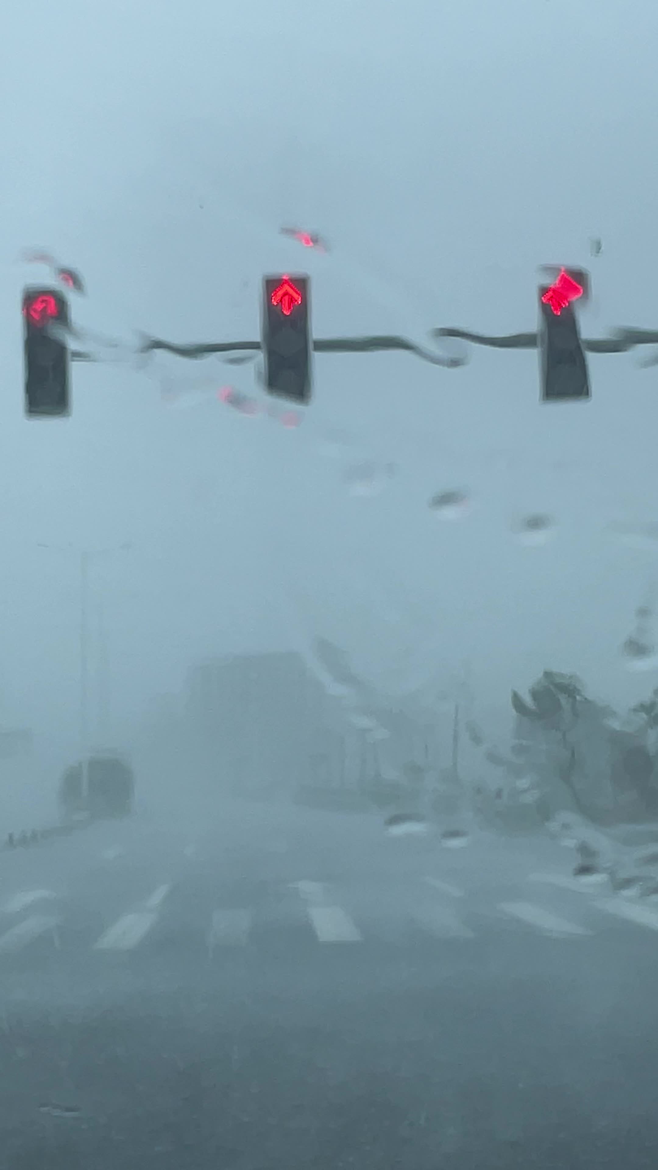 #原创视频 #雨天行车注意安全 #雨天出行 #高速 #雨天开车