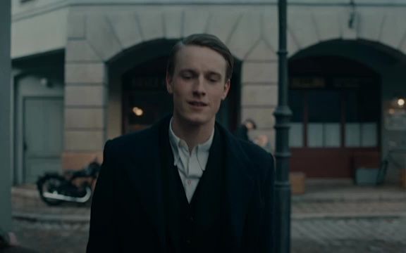 ...类型:美国 / 剧情 / 惊悚 / 犯罪 上映:2015-04-24(美国) 导演:菲利普·马丁