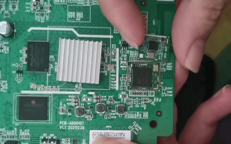 机顶盒cm311-1a改装WIFI模块8822cs,改装后人中日月大神的复古游戏...