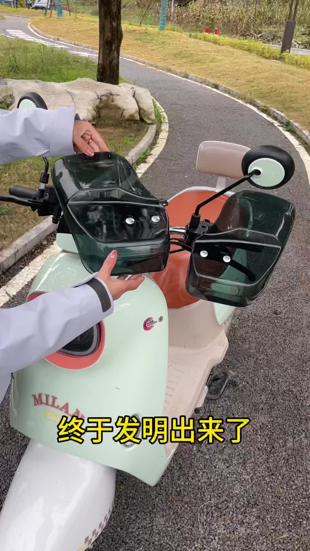 给车把手装上挡风罩,冷天骑车再也不怕冻手了#电动车用品 #骑行必备