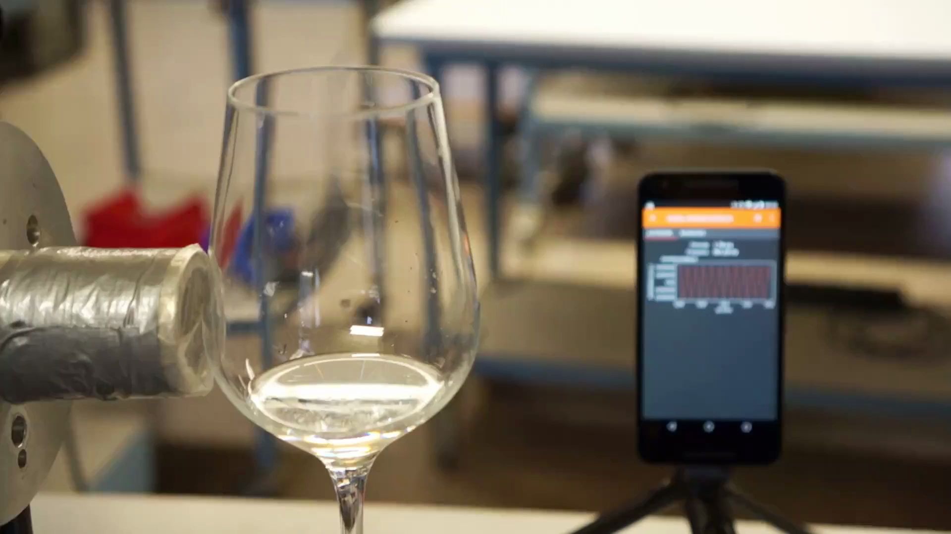 Phyphox手机物理工坊之“声波打碎酒杯 Shattering wine glass with ...