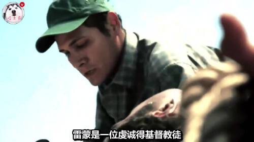 男子把自己钉在十字架上,模仿耶稣受难的样子,原因奇葩!