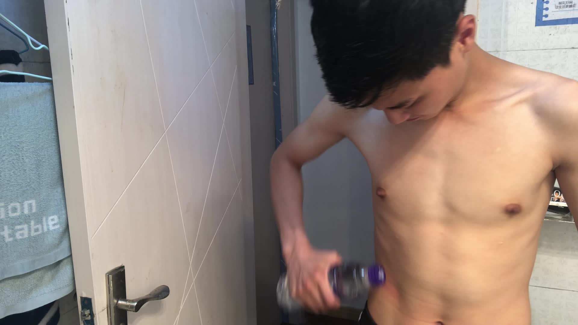 这哪是青蛙呀,牛蛙#腹肌#郑子晗#FR轮滑队#轮滑界甩腿天花板彭于晏