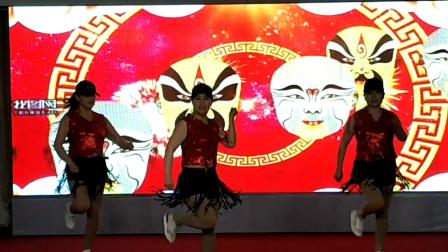 4舞蹈《众人划桨开大船》