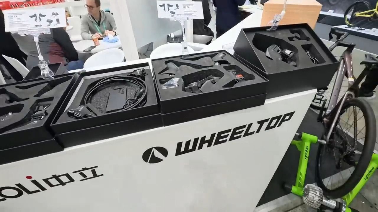 台北自行车展第三天:轮峰EDS电变、Aero Base Layer、碳纤维曲柄、...