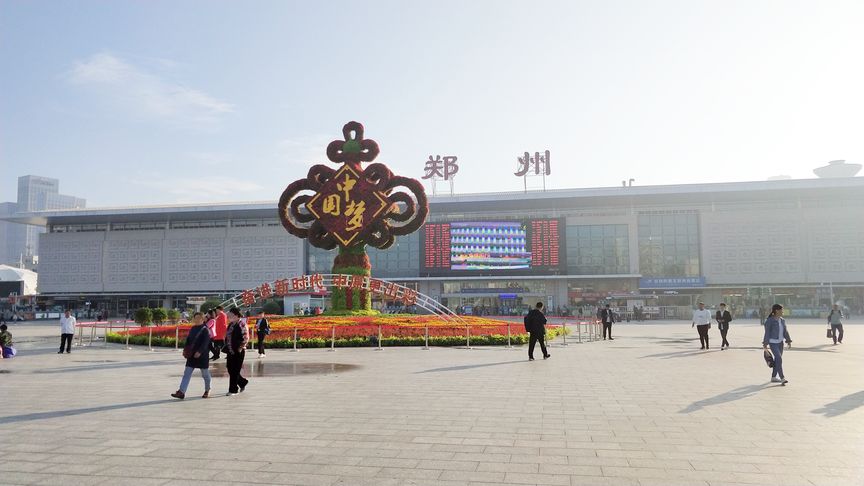 早上郑州火车站坐动车准备去许昌,由于没有绿皮硬座坐的动车