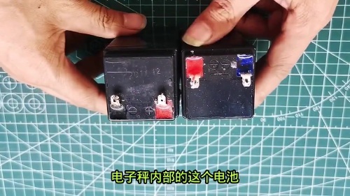 放置1000天以上的电瓶充不进电,不要扔,教你一招修复不花一分钱