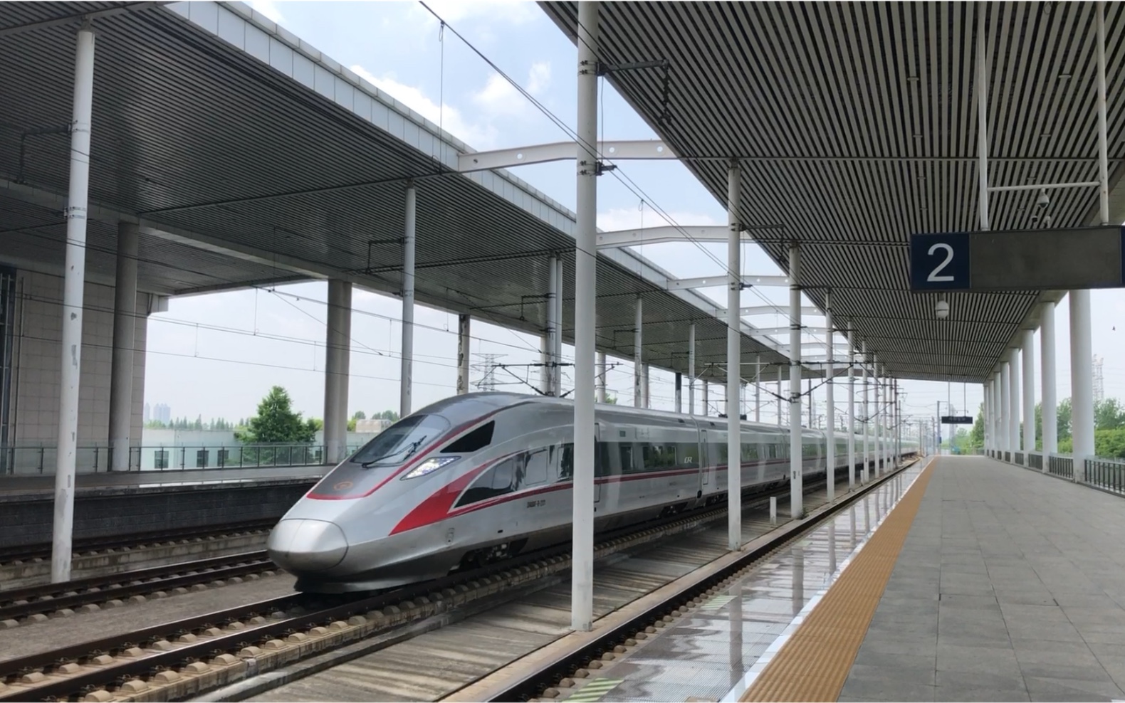 G1次(北京南——上海虹桥)CR400AF-B型动车组列车高速通过丹阳北...