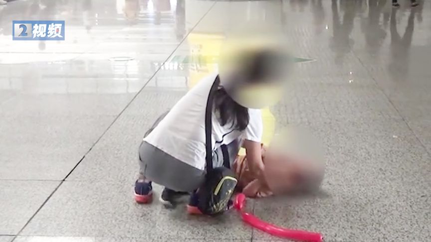 “儿子丢了火车走了” 宝妈心急如焚车站求助 谁知孩子独自上了车