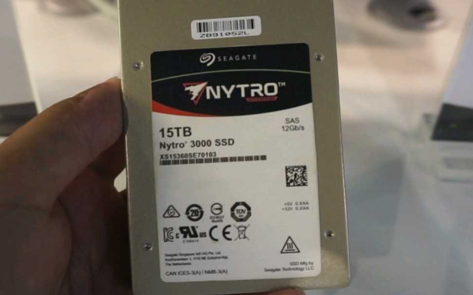15TB的2.5寸 SSD