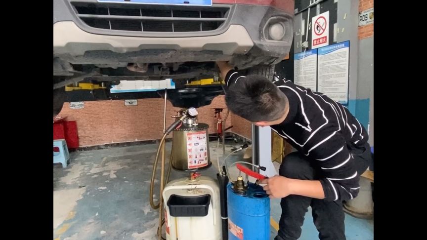 开了8万公里的车,换了3升变速箱油,应该ߑ�多少钱呢?