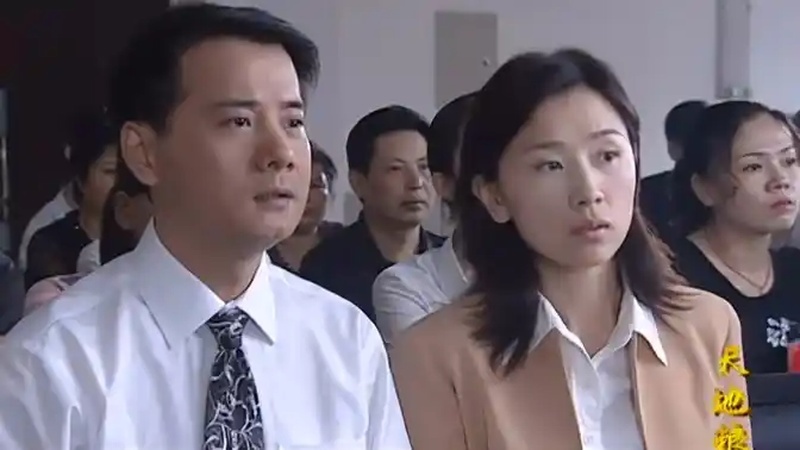 天地粮人:表彰大会变批斗大会,全场人都炸锅了,真壮观啊