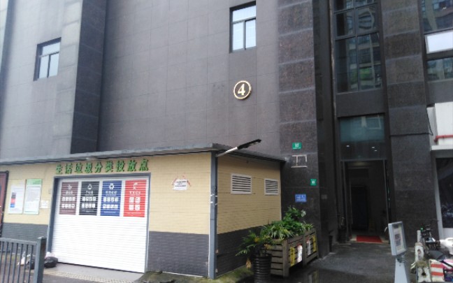 方舟广场电梯 1(两部电梯全部门坏,需要手动关门)