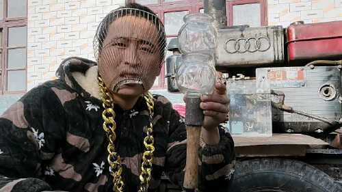 农民自制钢化玻璃翻车现场!普通玻璃秒变炸弹,实验过程太惊险!