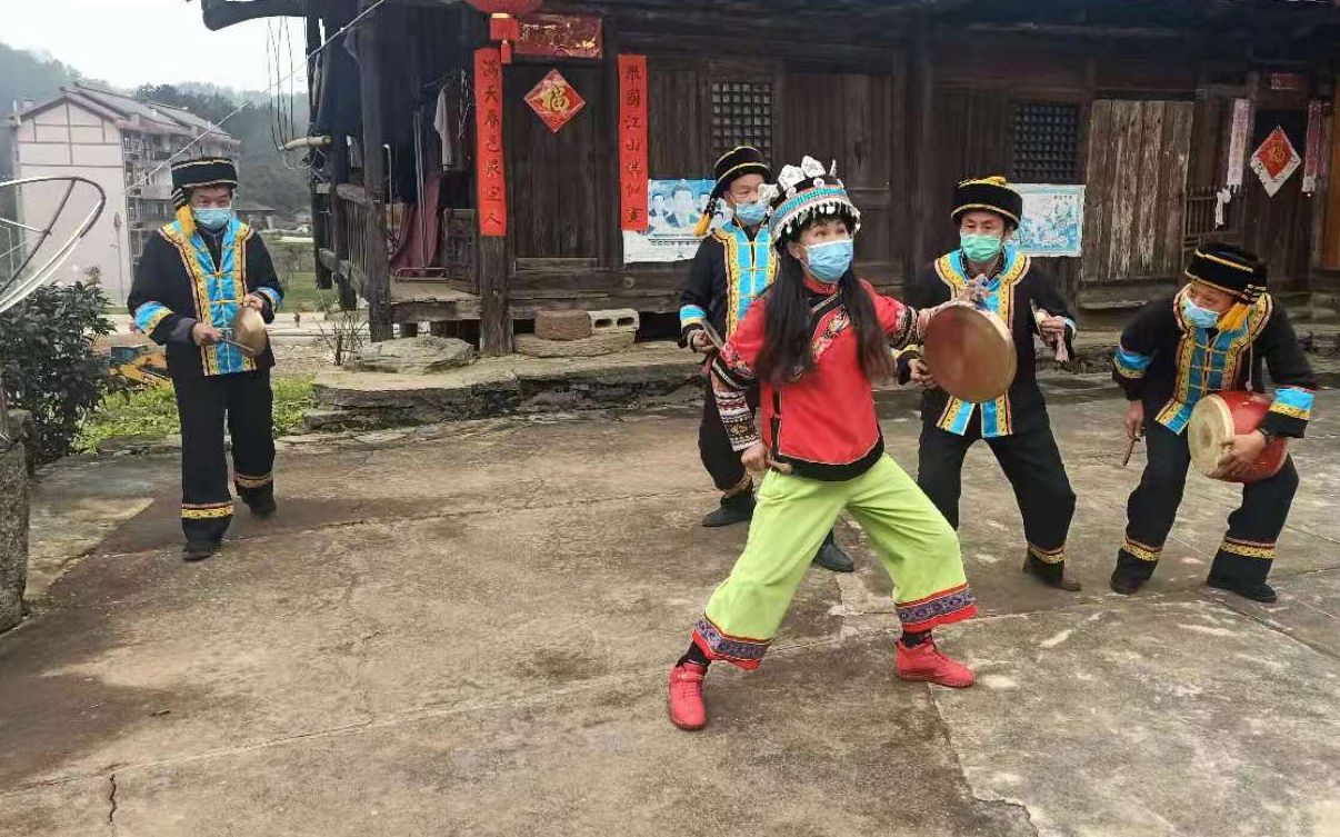 接地气!苏木绰(张家界永定区王家坪镇)村民自编自唱防疫“三句半”