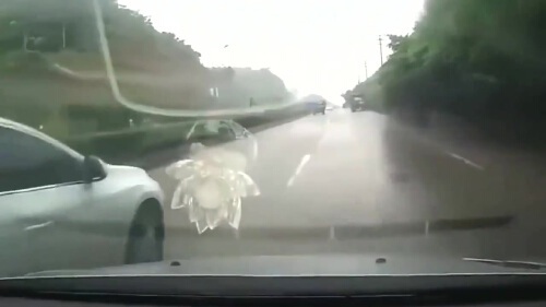 行车记录仪:沃尔沃疯狂别车,路怒症车主用生命来演绎复仇记