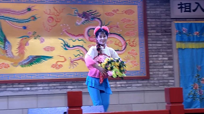 李敏表演的现代单人舞《南泥湾》,舞姿优美,太给力了。