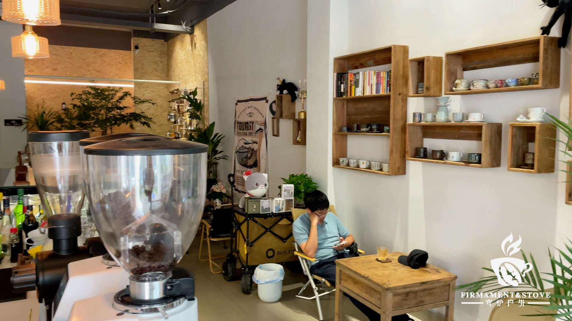 这是我为了梦想,投资70w开的咖啡店