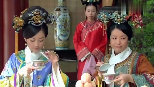 新还珠格格:令妃又怀孕,太后当着众姐妹表扬她,比香妃珍贵