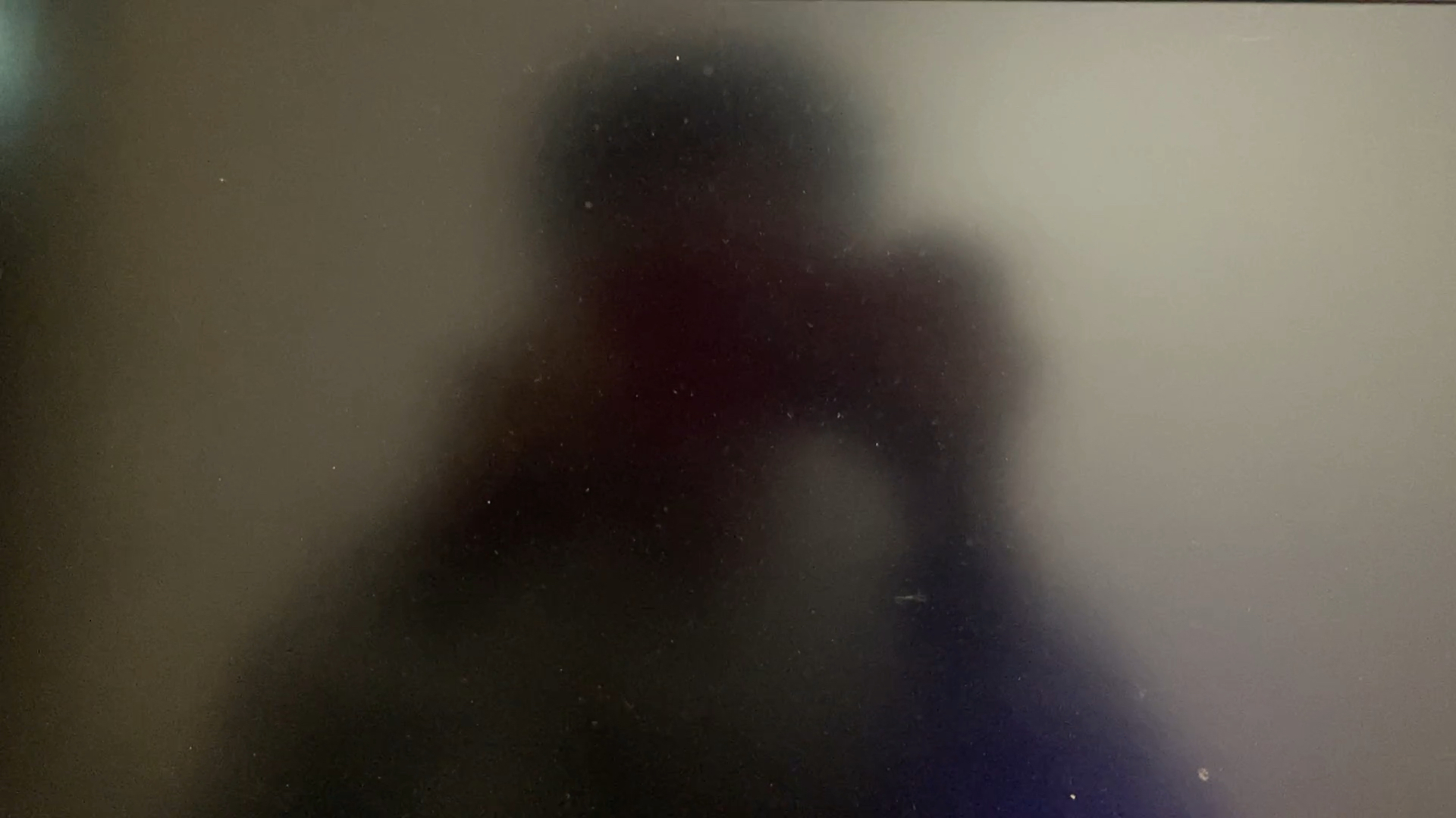 本来在录视屏,手指碰了下电脑,静电给打了一下,左手中指有点痛的,不过...