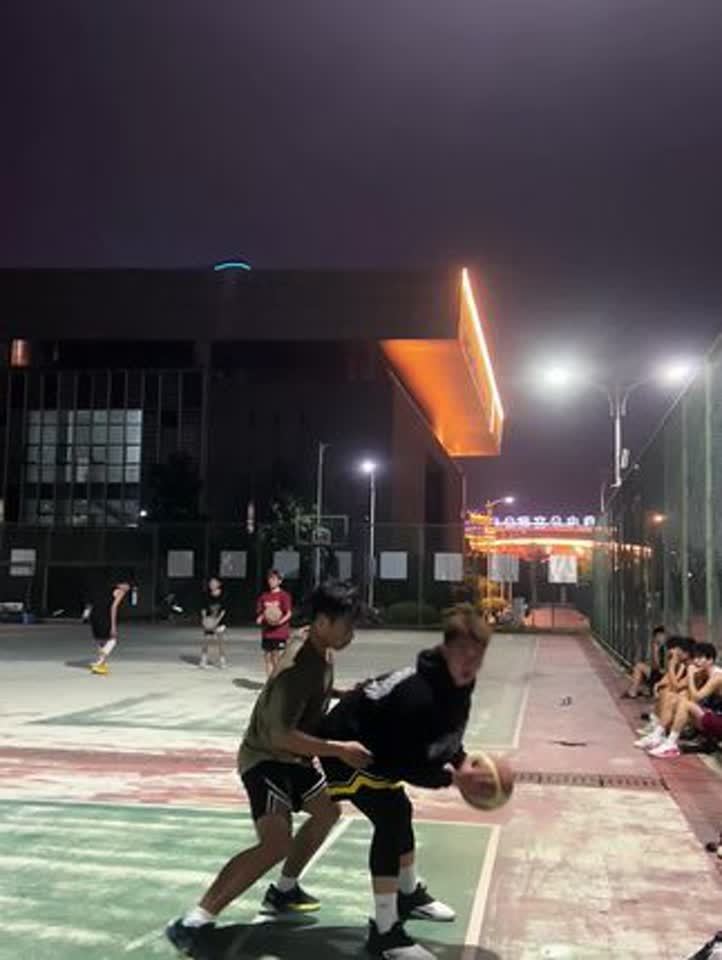 投篮的发力主要靠什么#篮球 #投篮