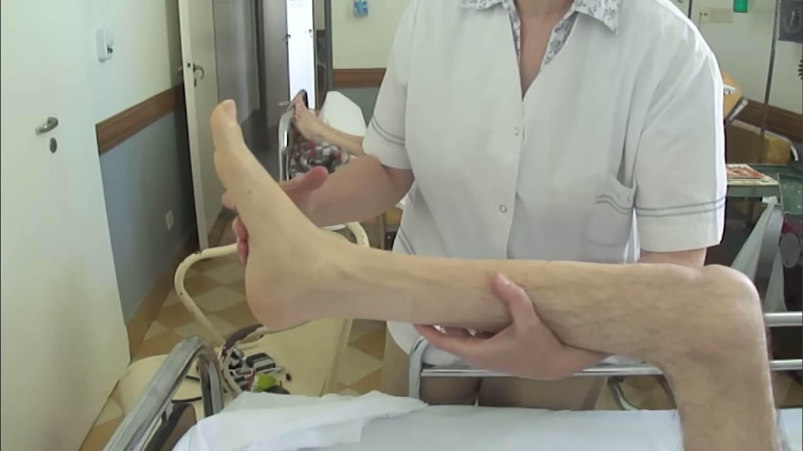 瘫痪的腿脚一碰就痉挛