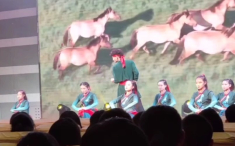 校园元旦晚会,民族舞蹈《白马》