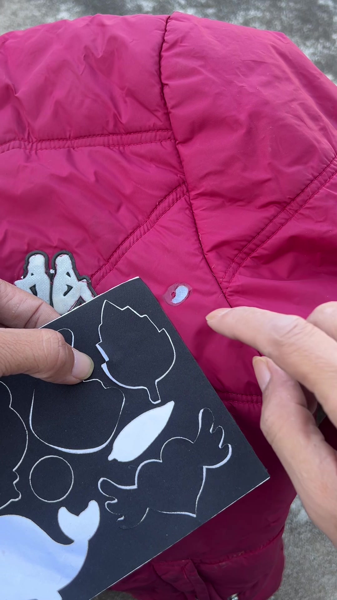 羽绒服不小心被勾破了,或者是孩子给烧了个洞,先别着急扔,可以试试...