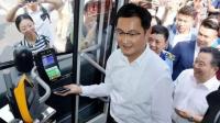 还在为乘车没有零钱而烦恼吗? 微信小程序扫码乘车现已开放, 赶紧...