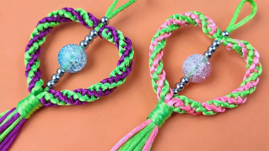 手工绳编DIY,心形串珠钥匙链的制作方法!