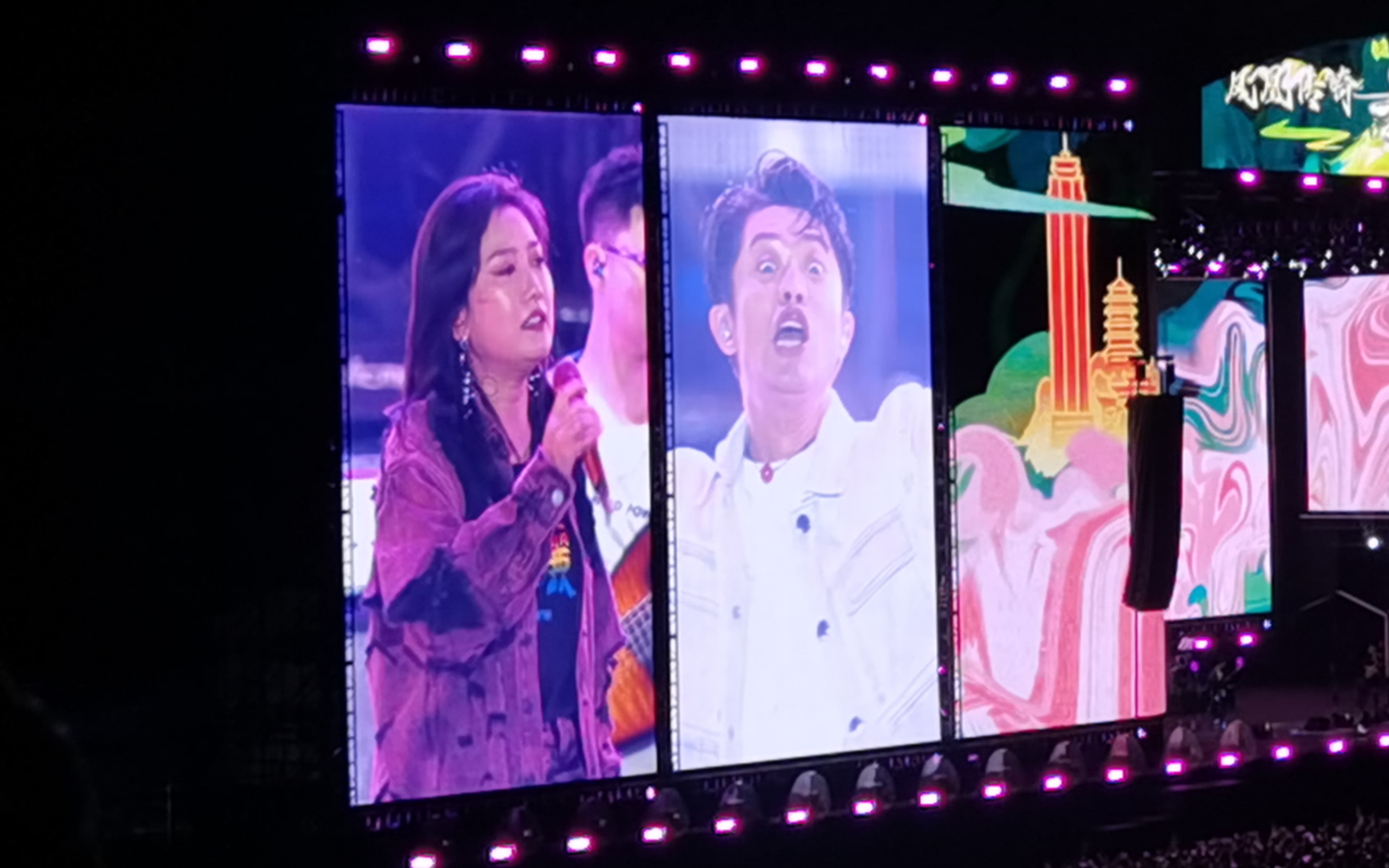 史诗级大合唱,曾毅都被惊讶出表情包!凤凰传奇《荷塘月色》