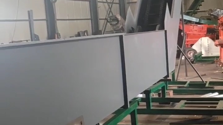 环保型全密封式大倾角挡边爬坡输送机