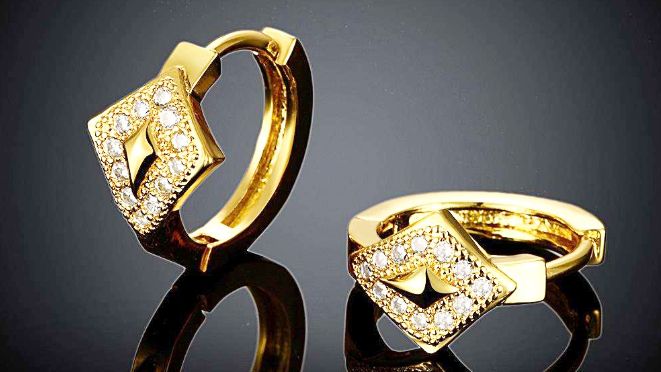 女人戴黄金耳环时需要注意什么?金店老板教给我,不少人搞不清楚