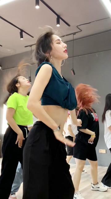 今日份舞蹈打卡舞蹈课堂随拍爵士舞基础动作