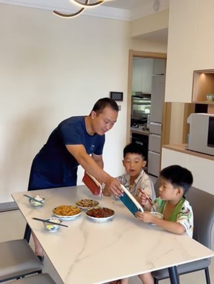 ...笔袋不错,推荐给你们,需要的可以看看!简单大气不分散孩子们注意力,质