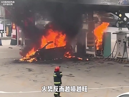 这下电车自燃你知道有多恐怖了吧!