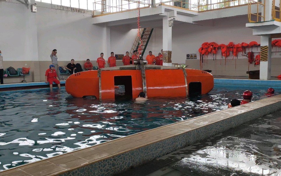 海上直升机失事必备技能——模拟直升机水下逃生