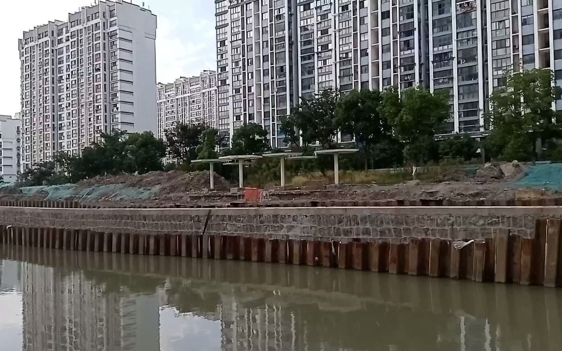 拉森钢板桩围堰已经建好,就等着降水了