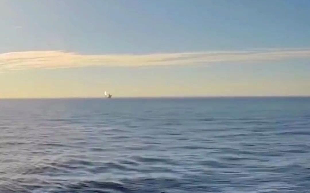 俄罗斯北方舰队北风之神级战略核潜艇连射4枚布拉瓦圆锤洲际导弹