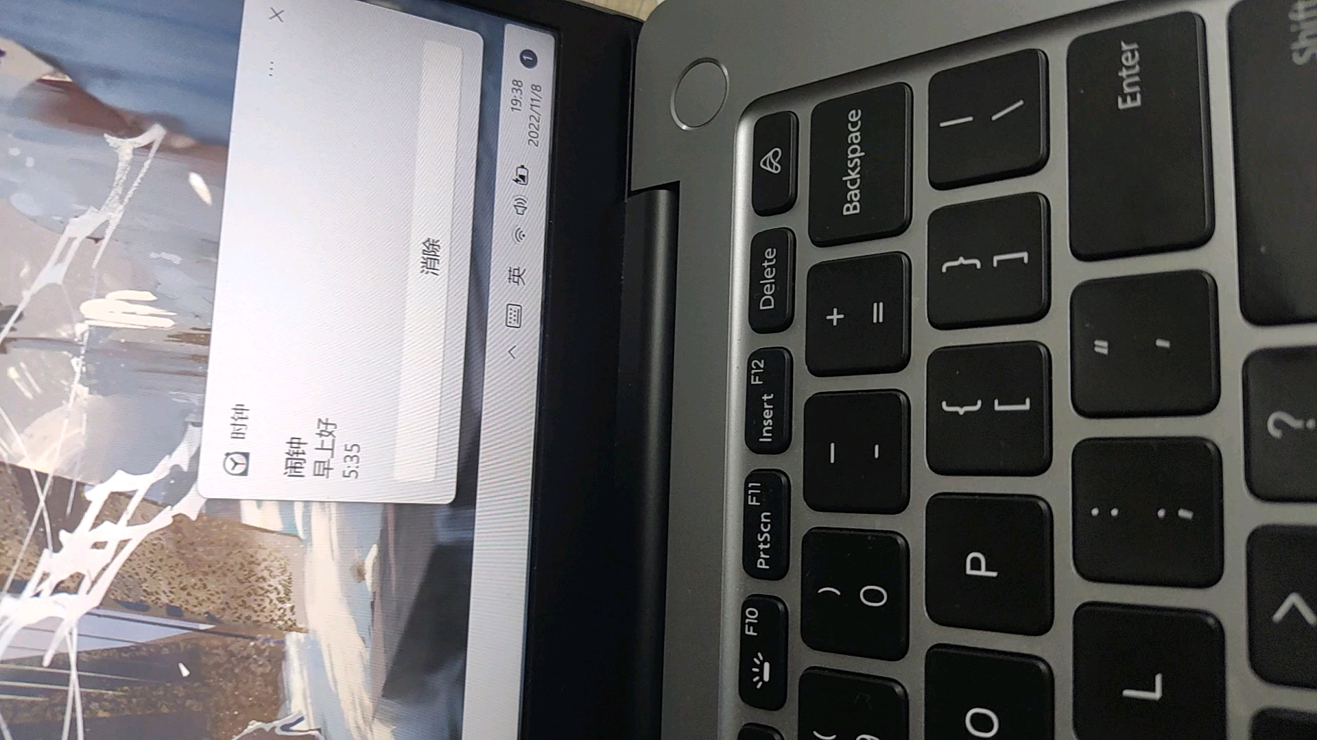 为什么会有人用电脑定闹钟,还是在合上笔记本关机的状态下