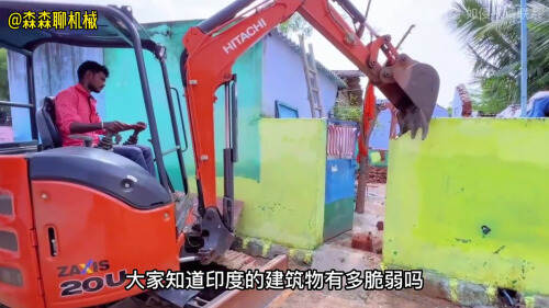 挖掘机跑去干拆迁,一天就能拆一栋,房子像豆腐块一样脆弱!