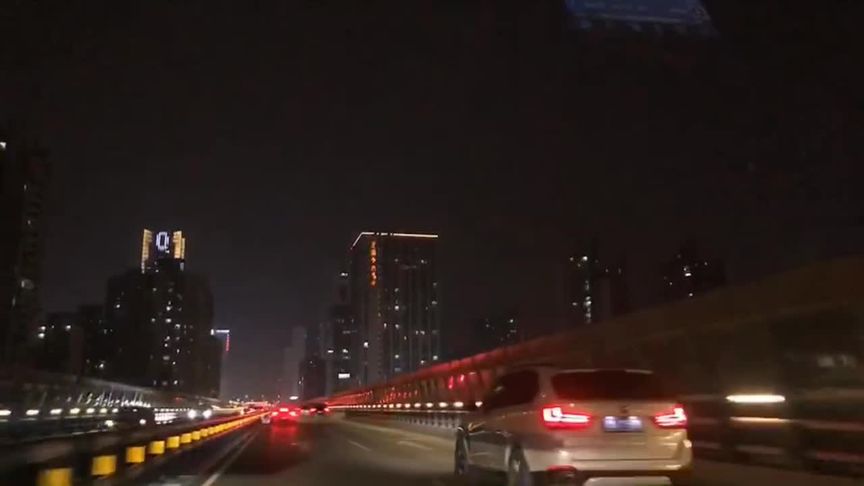 在此我代表我自己、祝我的34位粉丝新年快乐——此致敬礼