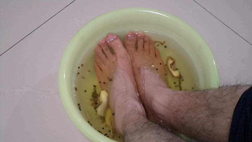 生姜和花椒不仅可以用来吃,还可以用来泡脚,对身体有好处