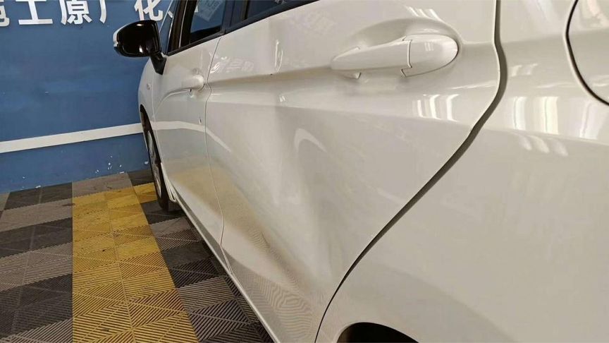 车门凹陷该如何处理?