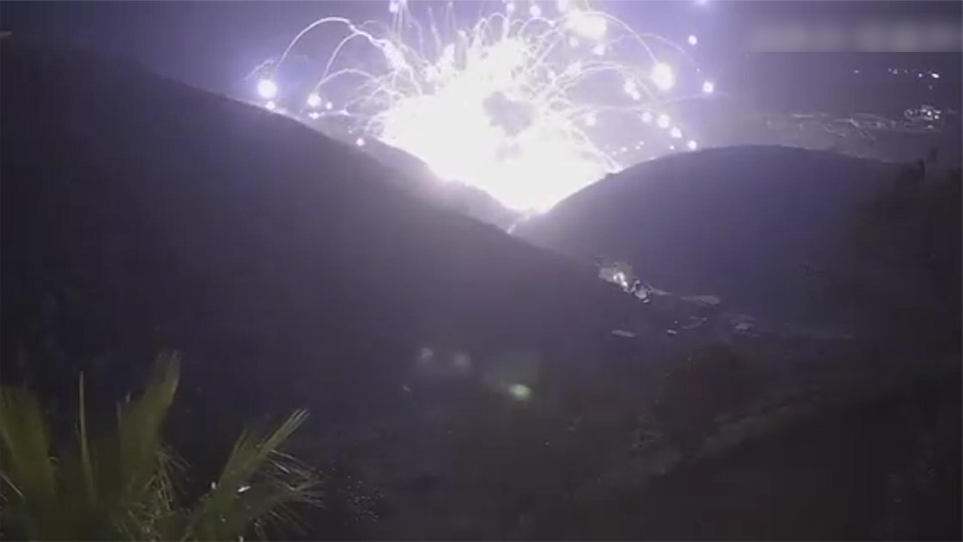 以军空袭黎巴嫩,剧烈爆炸尤为显眼,疑似与击中弹药库有关