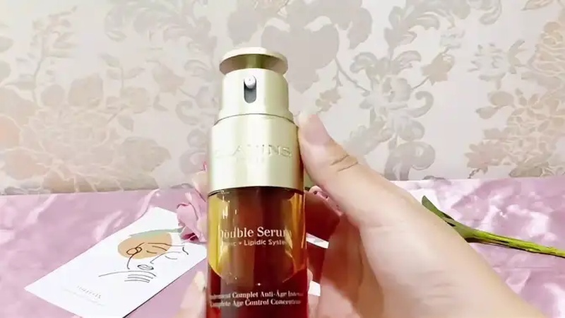 娇韵诗双萃精华使用时间大揭秘,白天用还是晚上用更好