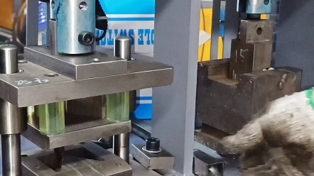 钢管拍扁机,护栏压尖模具,圆管方管都可以压!#模具