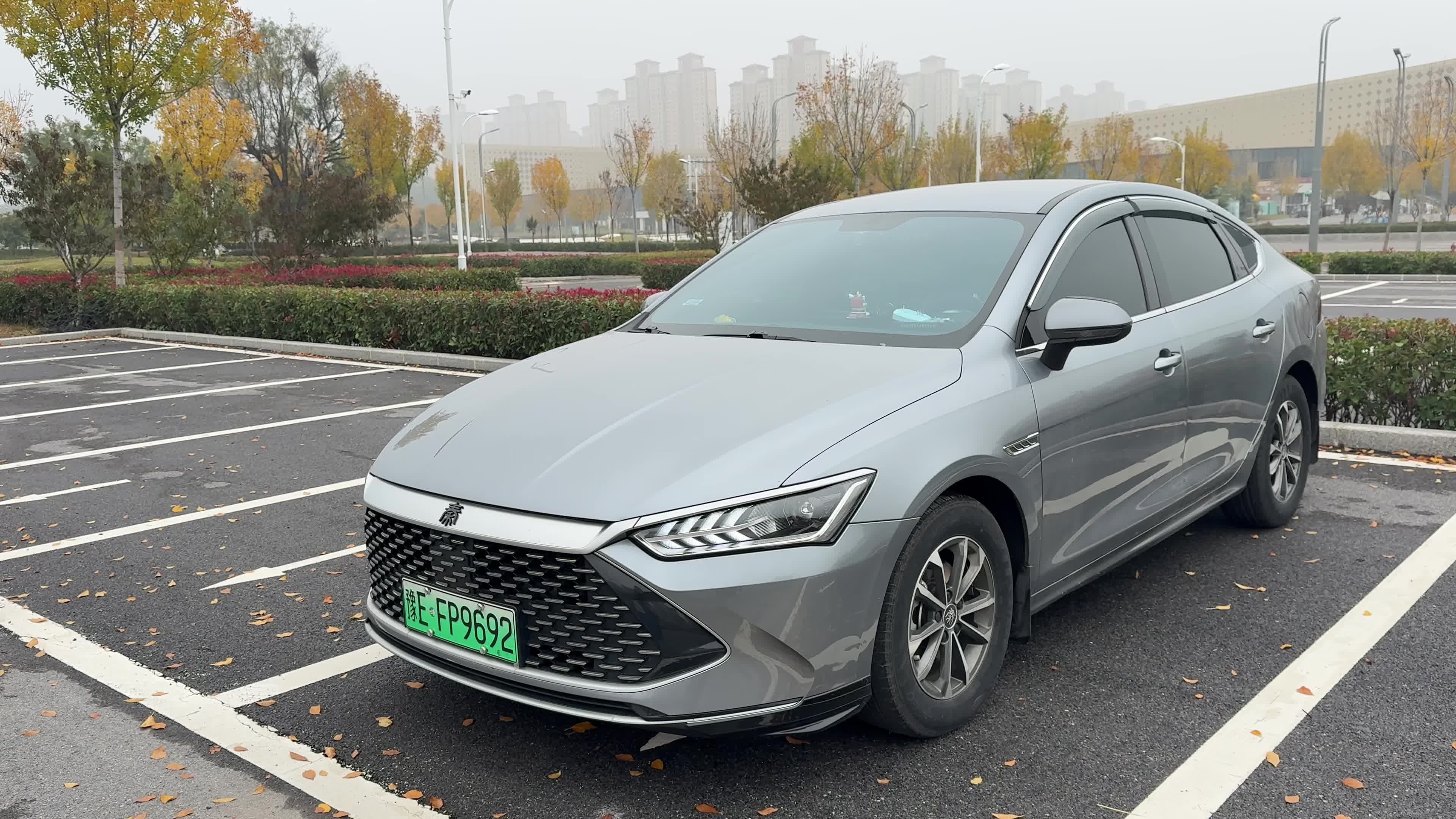 比亚迪车门把手上的微动开关,原来还有这么多隐藏功能#比亚迪 #...