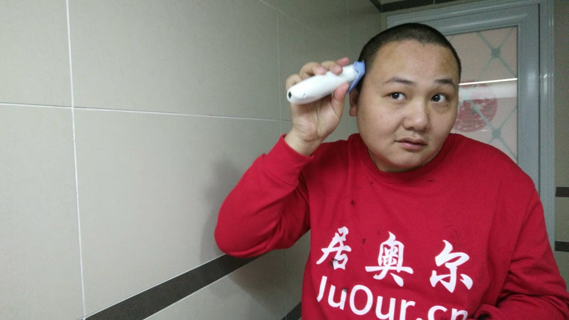 电动理发器剃头剪发器使用视频